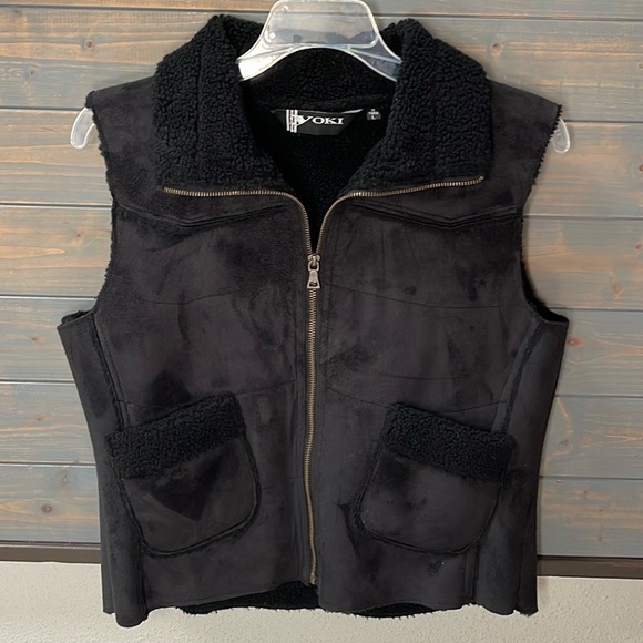 Yoki | Jackets & Coats | Yoki Black Faux Suede Vest | Poshmark